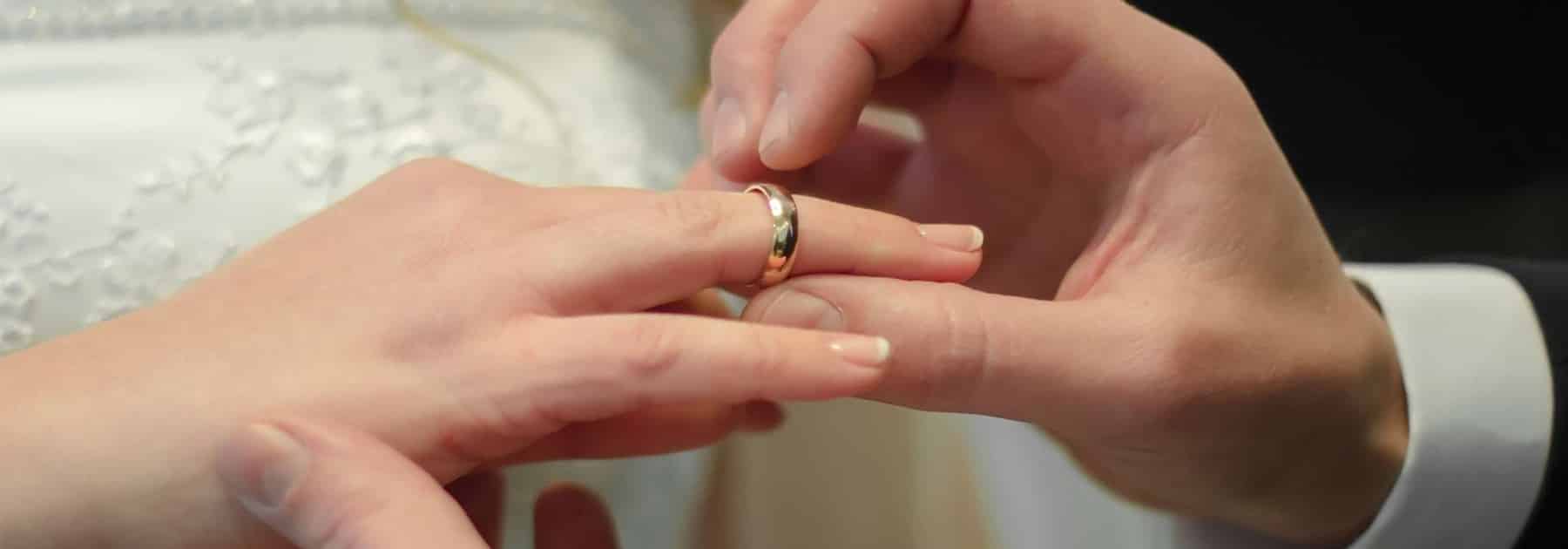 Choose Perfect Wedding Ring Material | Luxe Wedding Rings